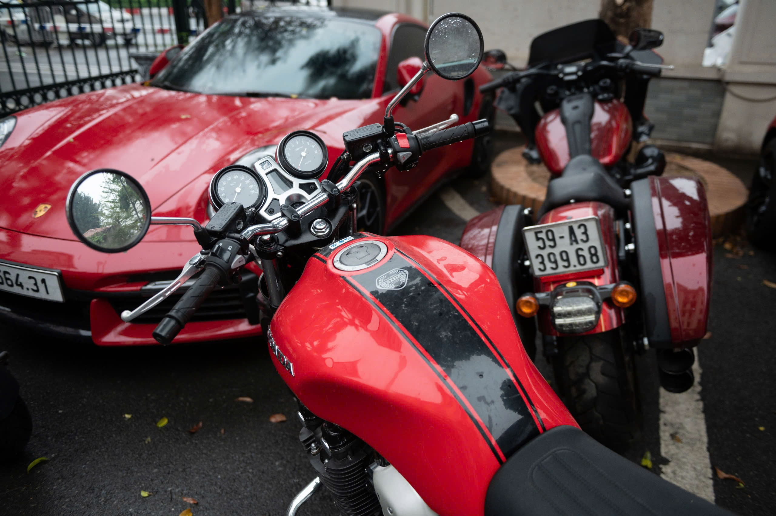 Cận cảnh siêu xe Rolls-Royce, Lamborghini và hàng trăm kg vàng liên quan TikToker Mr Pips