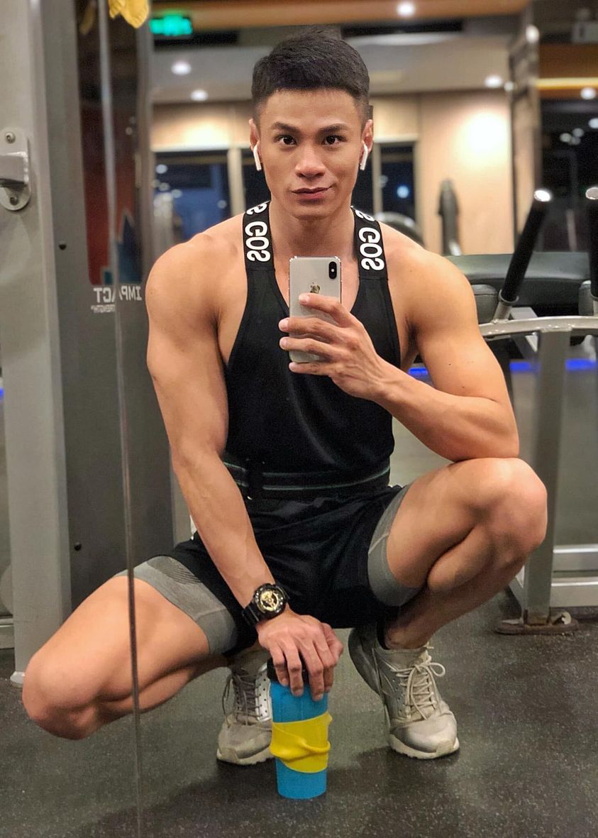 Người mẫu Đàm Quang Phúc bật khóc, kể về quá khứ liệt nửa người do viêm não