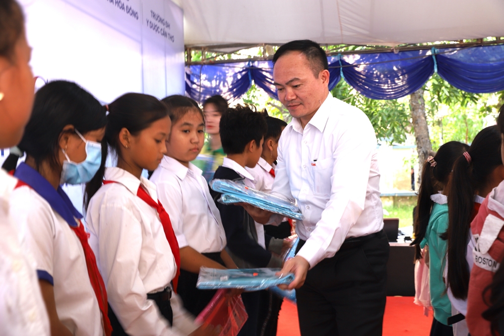 FECON phối hợp UPC Renewables Vietnam tổ chức chương trình “Tết yêu ...