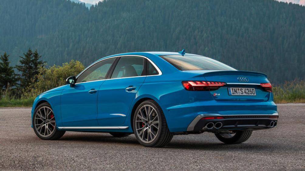 Top 10 xe sedan hạng sang cỡ nhỏ tốt nhất năm 2022