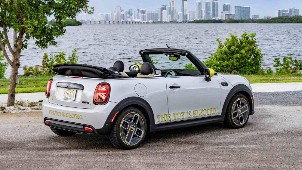 Cận cảnh chiếc Mini Cooper chạy điện độc nhất thế giới
