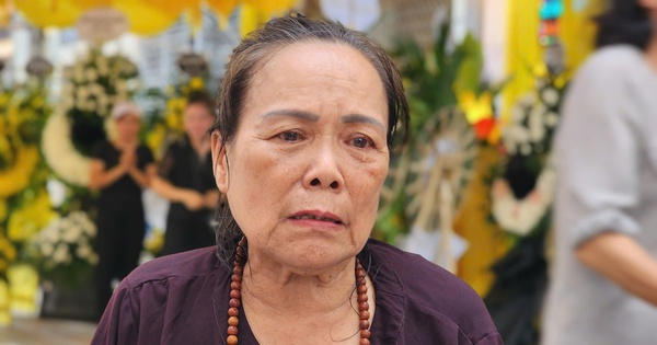 Vụ lật tàu ở Quảng Ninh: Mẹ già khóc nghẹn bên quan tài con trai và 2 cháu