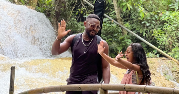 YouTuber người Nigeria Cee Jay bắt cá, sống giữa chuồng vịt khi tham gia Cha con vạn dặm