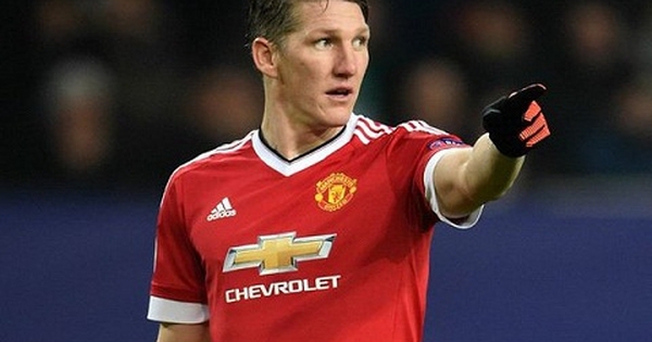 Tin chuyển nhượng bóng đá 12/8: Schweisteiger rời MU