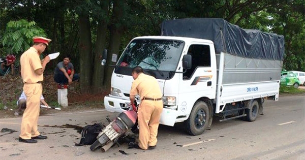 Tin TNGT mới nhất: "Đấu đầu" xe tải, nam thanh niên tử vong