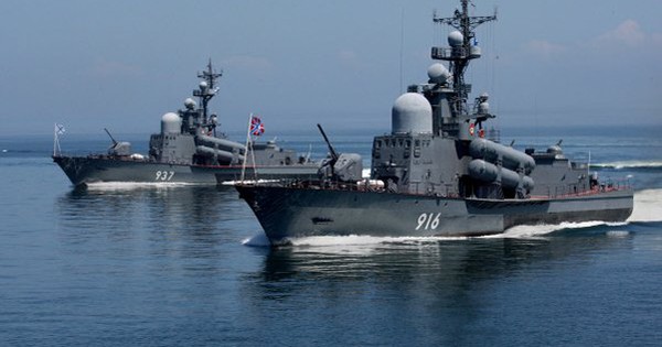 Việt Nam chờ nhận cặp tàu tên lửa "Molnyia"