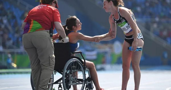 Olympic Rio: Kỳ diệu hai VĐV dìu nhau cùng đạt huy chương