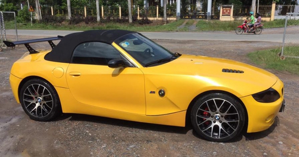 Lạ đời chiếc BMW Z4 mui trần được rao bán chỉ 500 triệu đồng