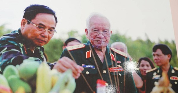 Gói thuốc lào gửi hương hồn liệt sĩ trên đồi Charlie