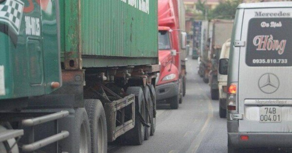 Liên ngành vào cuộc xử lý xe chở quá tải trên QL9 Quảng Trị