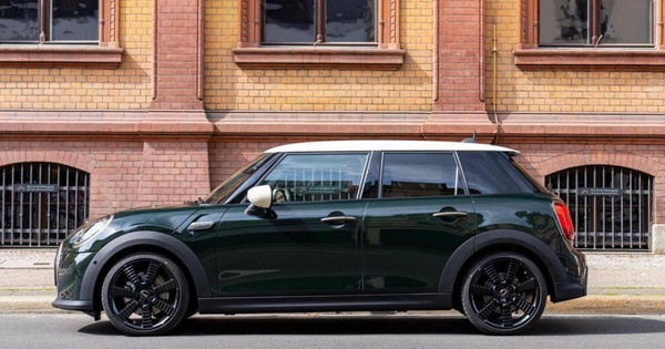 MINI Cooper S phiên bản 5 cửa mới về Việt Nam, giá 2,3 tỷ đồng
