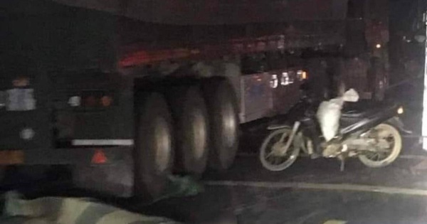 Va chạm với xe đầu kéo trên QL9, người đàn ông tử vong thương tâm