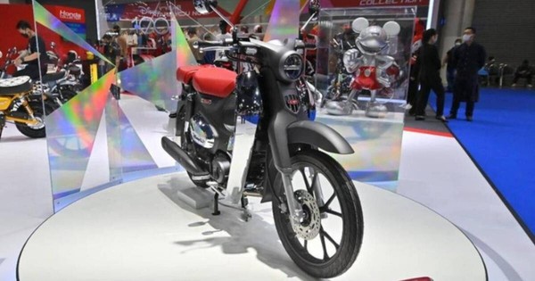 Cận cảnh Honda Super Cub C125 phiên bản chuột Mickey